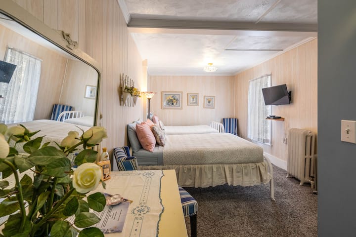 Sister's Gilmary Suite - Hickory House - Anaconda, MT