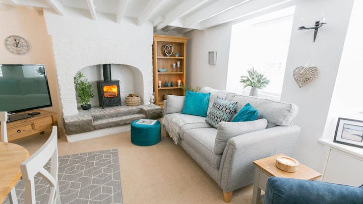 Gower Cottage -  A Town That Sleeps 4 Guests  In 2 Bedrooms - Beaumaris