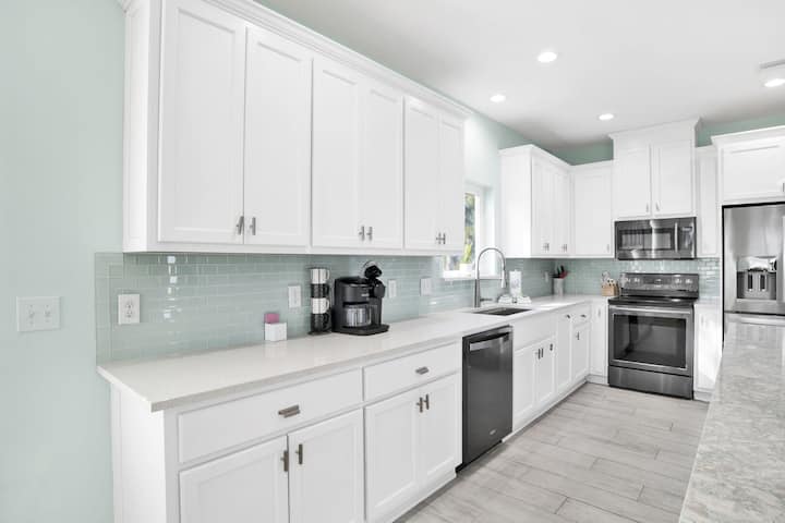 2br Home • Walk To Beach • Sleeps 10 - Gulf Shores, AL