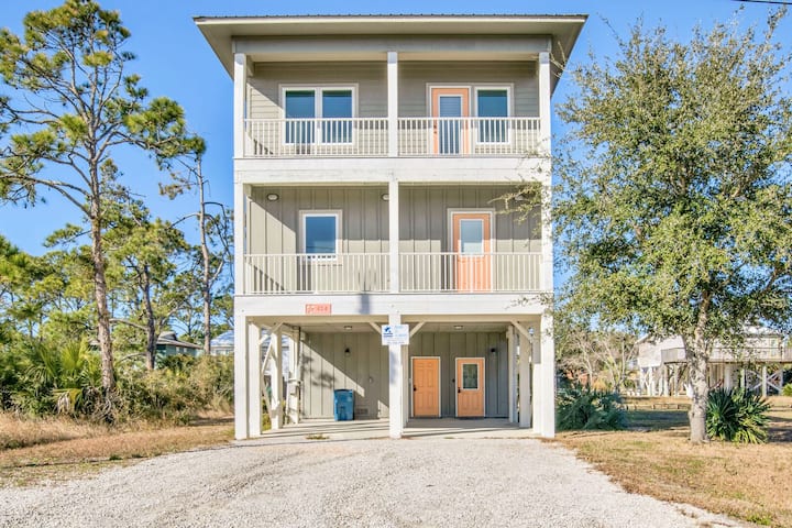 Canal-front Home  Walk To Beach  Sleeps 10  2br + Bunk Room - Alabama