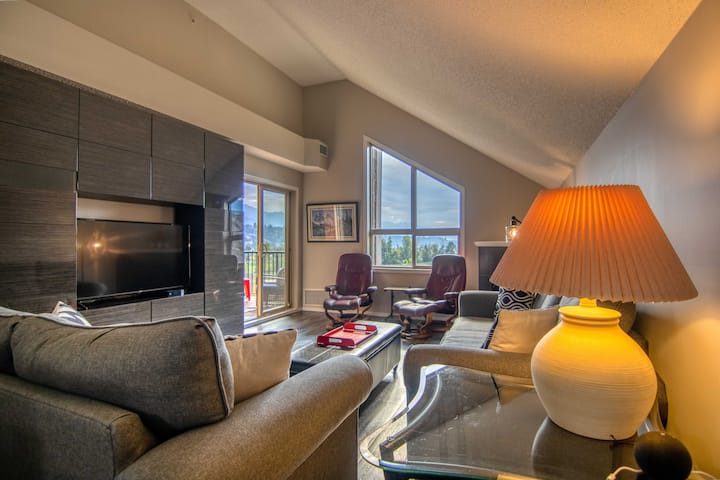 Penthouse | Lake & Mountain Views | Hot Tub | Pool - Invermere