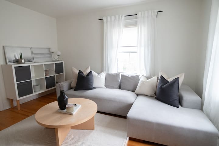 Cozy Port Dalhousie Flat Steps To The Beach - St. Catharines