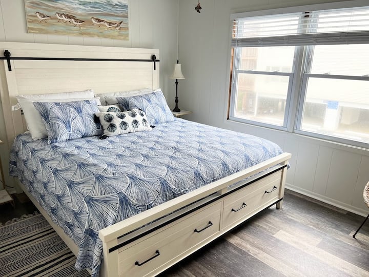 1 Bedroom Oceanview Condo - Sleeps 6 - Ocean City
