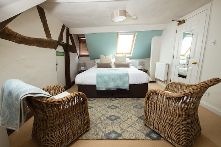 Wool - Suite With Shower Over Bath And Lounge - Shrewsbury