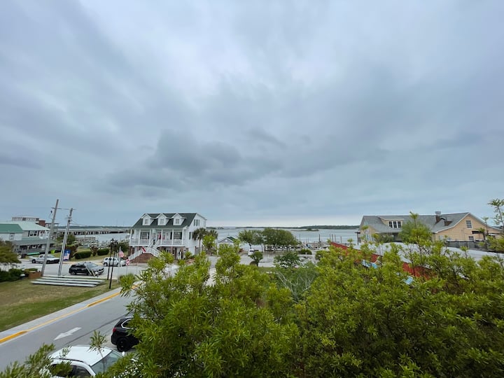 1-bedroom Suite, Prime Downtown Location - Cedar Point, NC