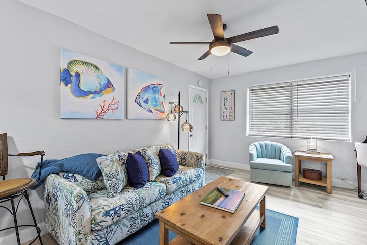 Downtown Nsb Suite! On Flagler Ave Near Dining - New Smyrna Beach, FL