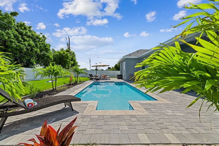 Modern | Private | Heated Pool | 4 Bedroom - Fort Myers, FL