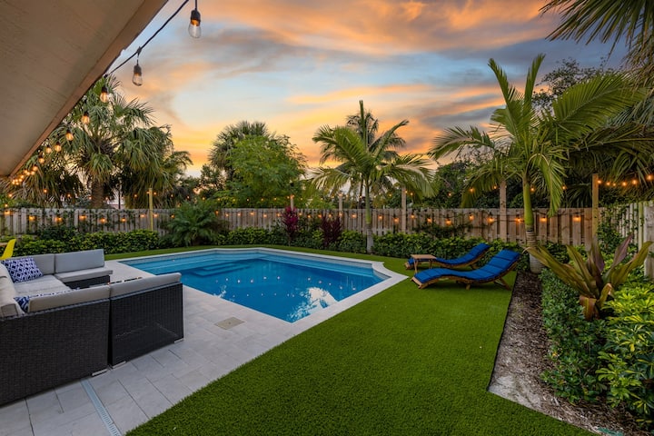 Modern Romantic Tropical Poolside Retreat! - West Palm Beach, FL