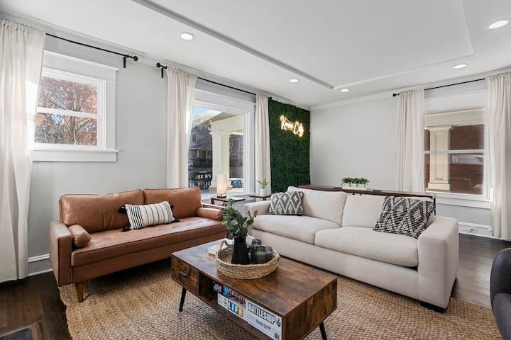 Large Home_5br/3.5ba_30 Day Stay|near Power&light - Kansas City