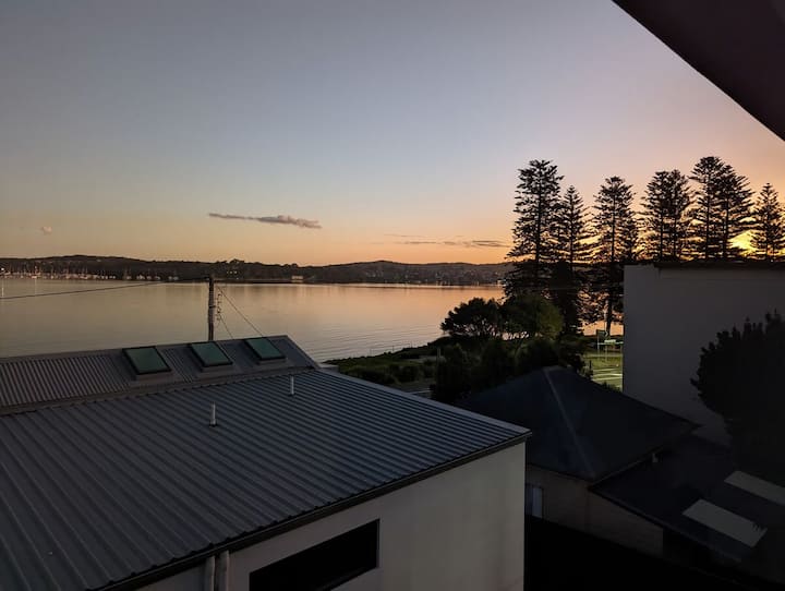 Lakeview Luxury Work From Home Spaces - Newcastle
