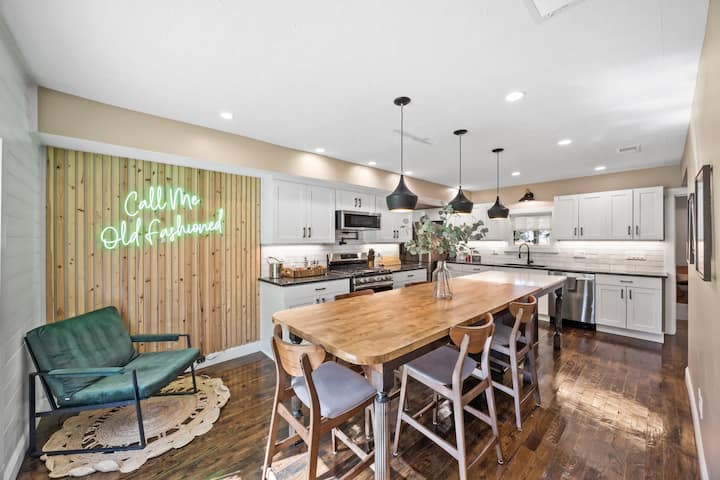 Call Me Old Fashioned! *Heart Of Bardstown Square* - Bardstown, KY