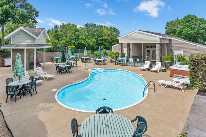 Boatin & Floatin On Table Rock Lake In The Ozarks! - Coney Island, MO