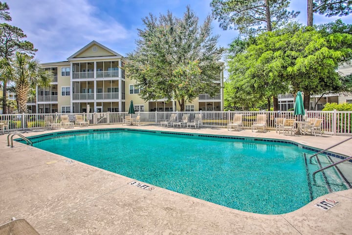 Sunny Coastal Condo ~ 1 Mi To N Myrtle Beach! - North Myrtle Beach