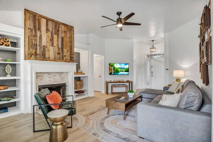 New! Modern & Cozy Home W/ Firepit - Temple, TX