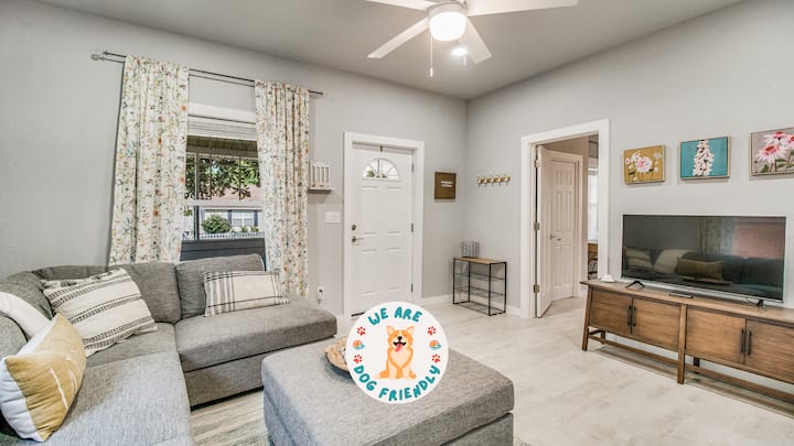 Magnolia Cottage: Fire Pit And King Bed - Pensacola, FL