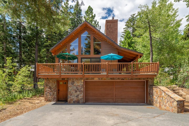 Serene Woodland Lodge In Carnelian Bay - Hot Tub - North Lake Tahoe, CA