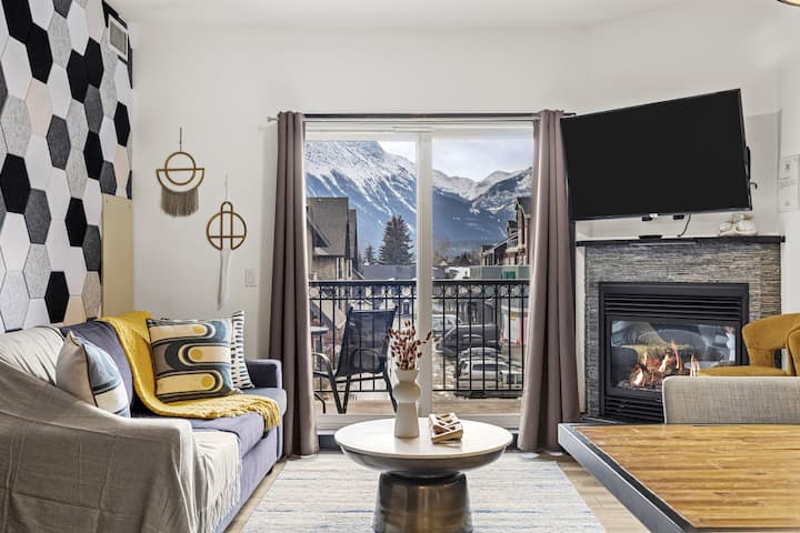 Splendid Mountain View 2br Condo W/pool & Hot Tub! - Canmore