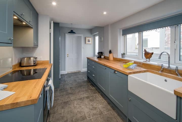 Riggers Rest, Stylish Renovated Home With Parking - Isle of Wight