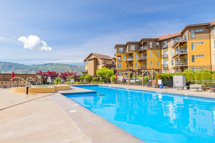 Breathtaking Lakefront Condo With Boat Slip - Kelowna