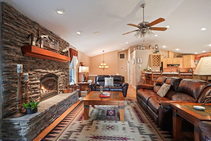 164 Jillian - Private, Near River, Hot Tub - LaPine State Park, La Pine