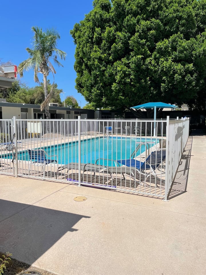Modern-industrial Old Town Condo W/pool, & W/d - Scottsdale, AZ