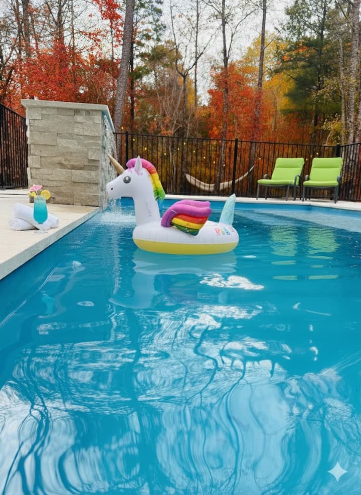 Heated Pool + 2 King Suites + Private Creek + Dogs - Broken Bow, OK