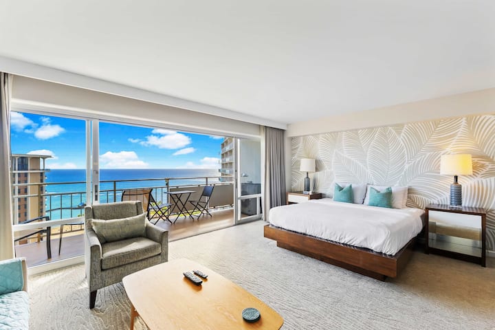 Breathtaking Studio Ocean Views! Pool! Beach! - Honolulu, HI