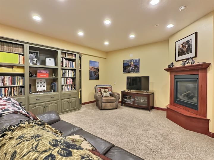 Sturgis Neighborhood-large Bedrooms-patio-views - Sturgis, SD