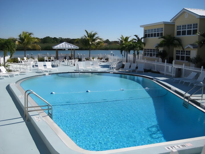 1br Unit With Sunroom, Picnic Area, Pool, Parking! - Indian Shores, FL