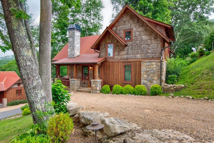 Storybook Cottage-hot Tub, Fireplace In Bedroom - Beech Mountain, NC