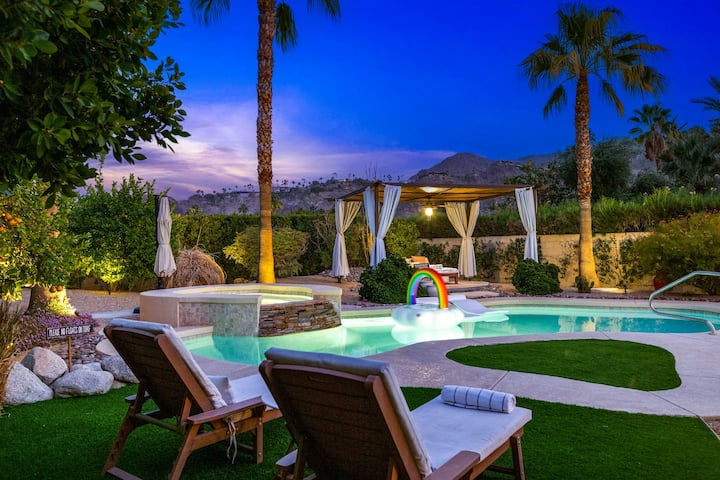 Posh 2br Mountainview Dog Friendly | Pool - Palm Springs, CA