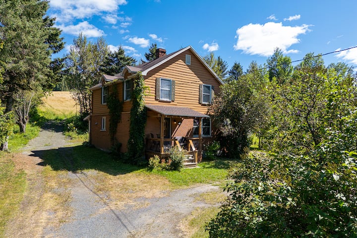 Chalet Avec Cachet Dans Un Environnement Forestier - Charlevoix