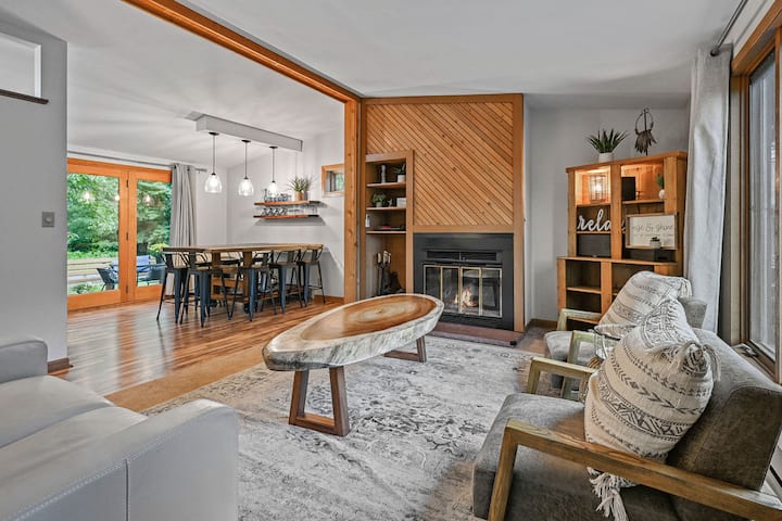 Cozy Lodge + Hot Tub | Ice Fishing Haven - Buckhorn State Park, Necedah