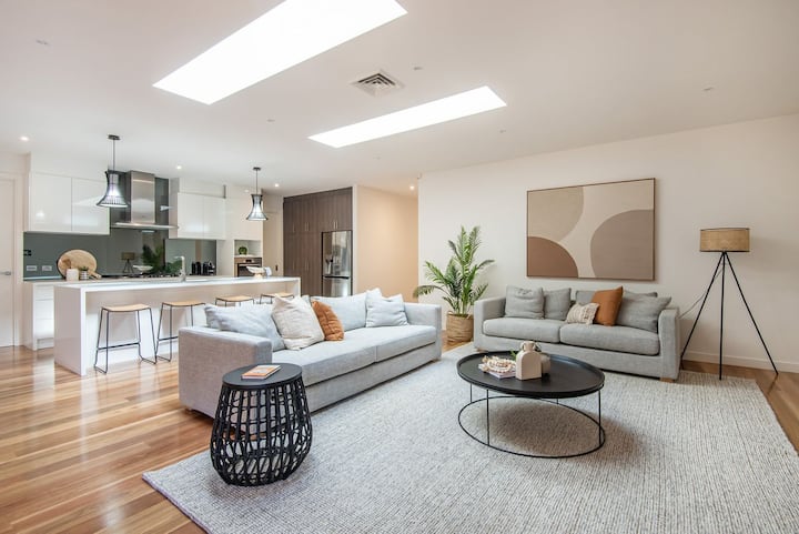 Luxury And Style On Pasadena With Large Spa - Melbourne
