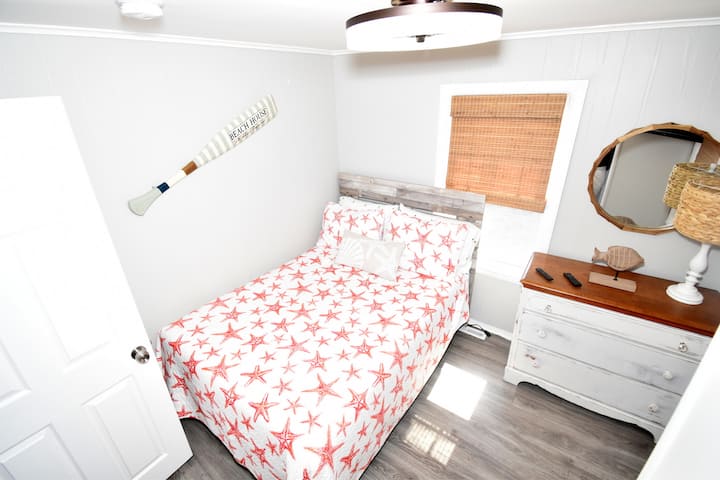 Narrow River Beach Cottage! - Narragansett, RI