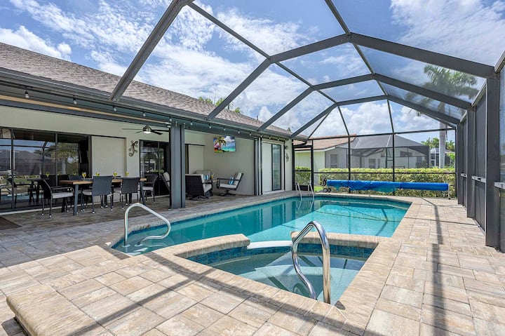 Coral Getaways- New Remodeled- Hot Tub- - Cape Coral, FL