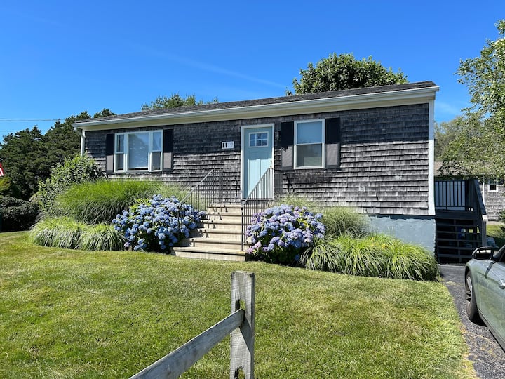 Comfy Cozy Updated Home - Narragansett, RI