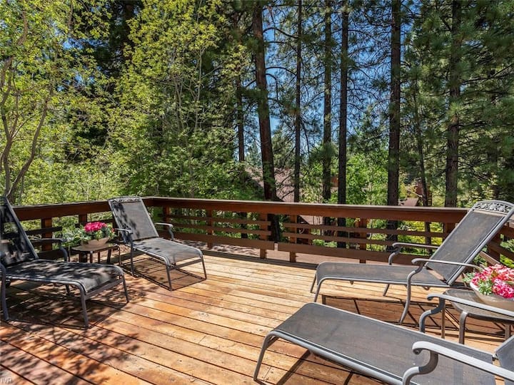 Deck | Bbq | 2 Living Rooms | Resort Amenities - Carson City, NV