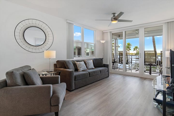Top Floor Corner Unit| Bahia Vista 8-509|2/2 - St. Pete Beach, FL