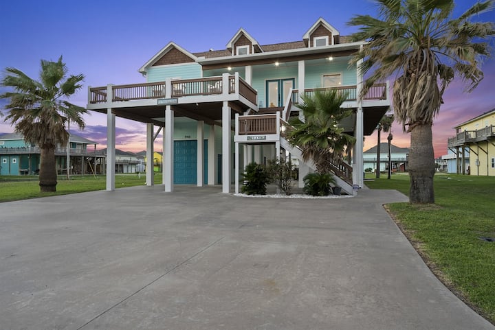 La Vie Est Belle - Water View Beach Home! - Crystal Beach, Texas