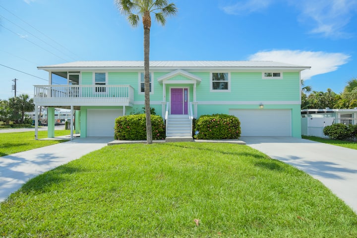 Labella Casa: Games, Updated Beachy Chic Home Moments To The Gulf! - Holmes Beach, FL