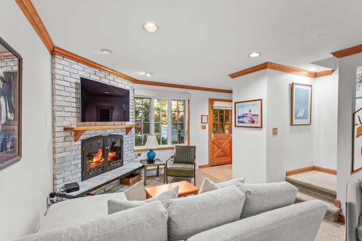 4 Bedroom In The Heart Of Aspen, Fp, W/d, Pool/ht - Aspen, CO