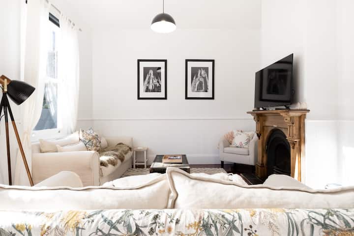 Charming Cottage Nestled In A Prime Location - Launceston