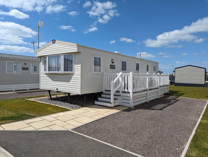 Seal Bay Resort 3 Bed 8 Birth Pet Friendly Caravan - Hampshire