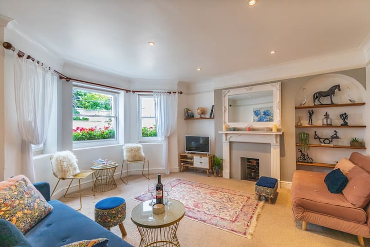 Seafront Apartment Private Garden & Free Parking - Littlehampton
