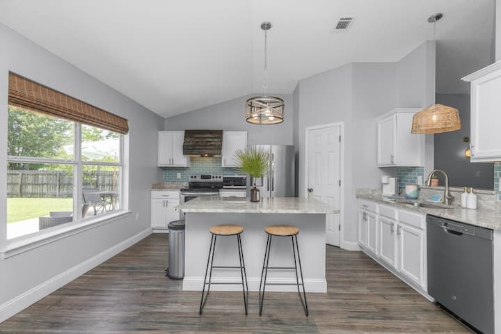 Holiday In Style|fall Nights Around The Firepit - Navarre, FL