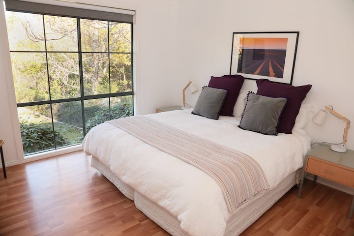 The White House - 2 Night Min Stay - Yarra Glen