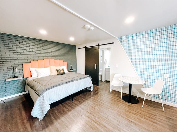 Studio #10 Modern Studio In Okc's Vibrant Midtown! - Oklahoma City