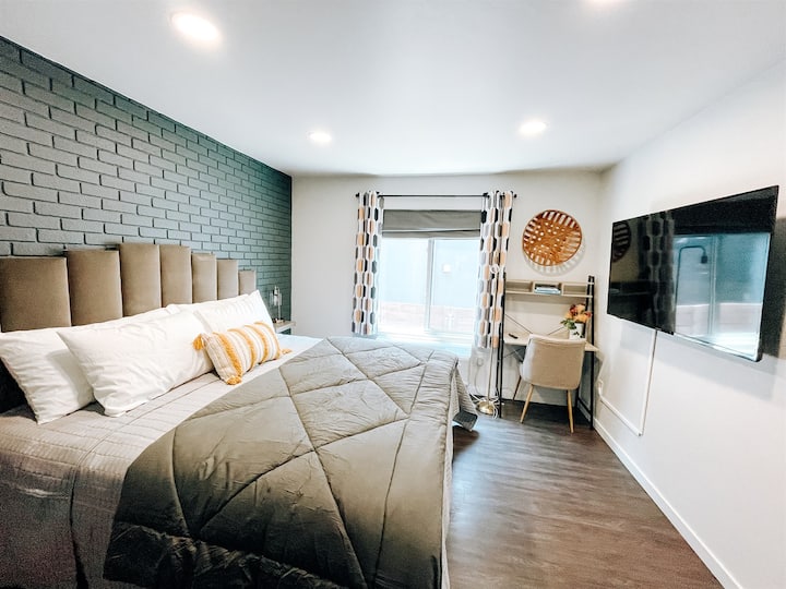 Suite #24 Modern One Bedroom In Midtown, Okc! - Oklahoma City, OK