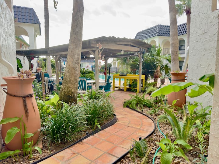 Condo W/pool, Across Street From Beach, Sleeps 6! - North Padre Island, TX